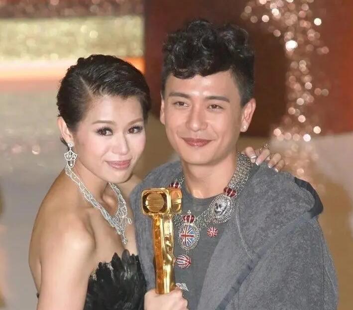 黄宗泽大方承认与胡杏儿仍保持联络，相恋8年却未能结果令人遗憾 - 知乎