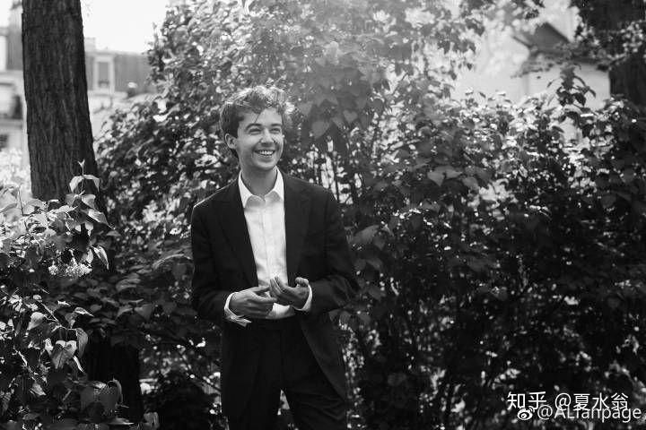 如何评价英国演员Alex Lawther？ - 知乎