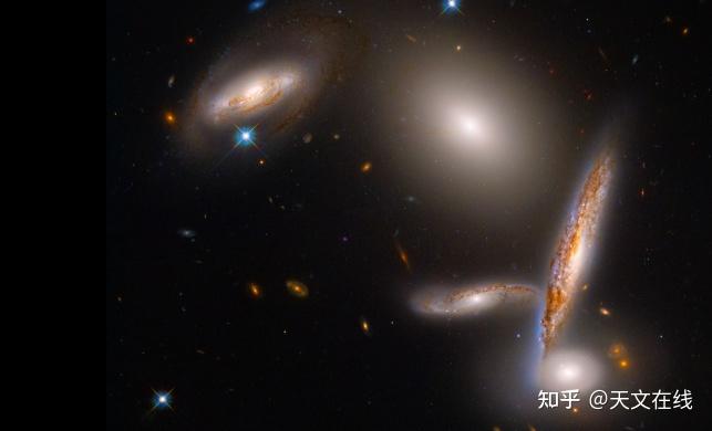 哈勃望远镜下的天体之眼NGC5728：棒旋星系光芒明亮 宇宙尘埃散落 - 知乎