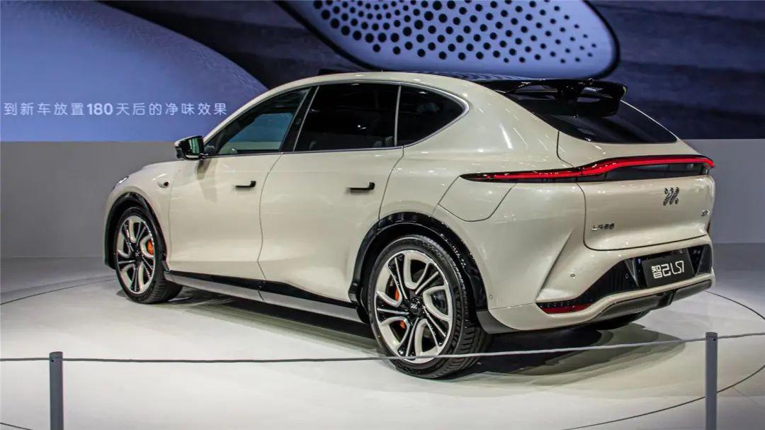 家族第二款车，智己LS7广州车展亮相，现场一股百万豪车感 - 知乎