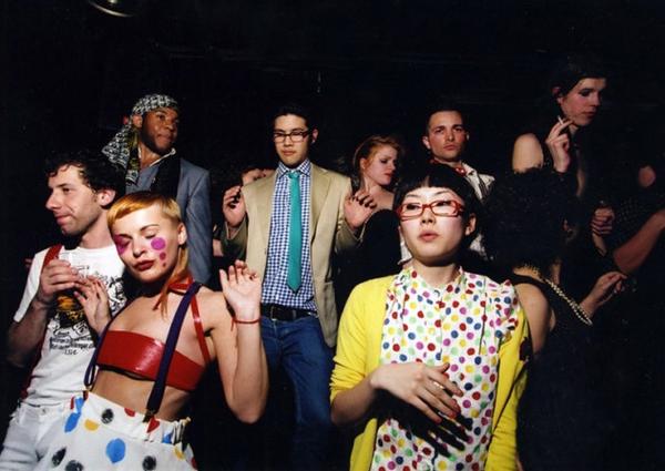 下楼买包烟都能遇到3个“Raver”，却没人知道Rave是什么 - 知乎