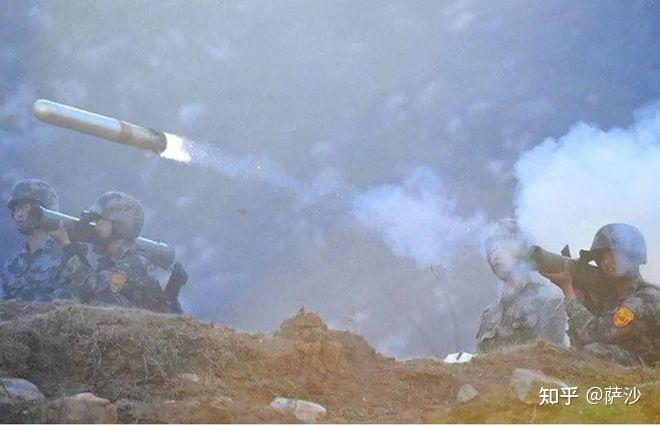 取代喷火器的解放军单兵93毫米云爆火箭筒：一发烧掉一屋的PF97式 - 知乎