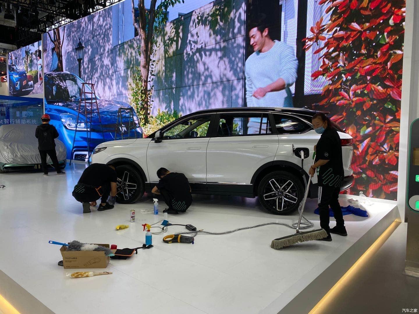 2020北京车展探馆 | 预售价25万 威马EX6 Plus 6座版实车曝光 - 知乎