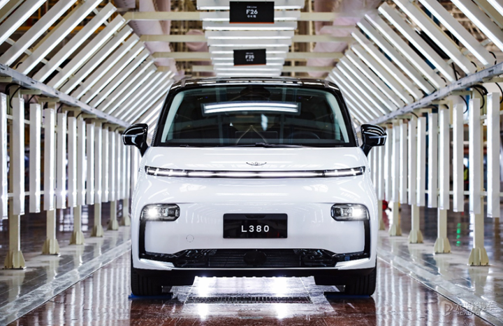 吉利LEVC L380样车下线 可提供8座布局 - 知乎