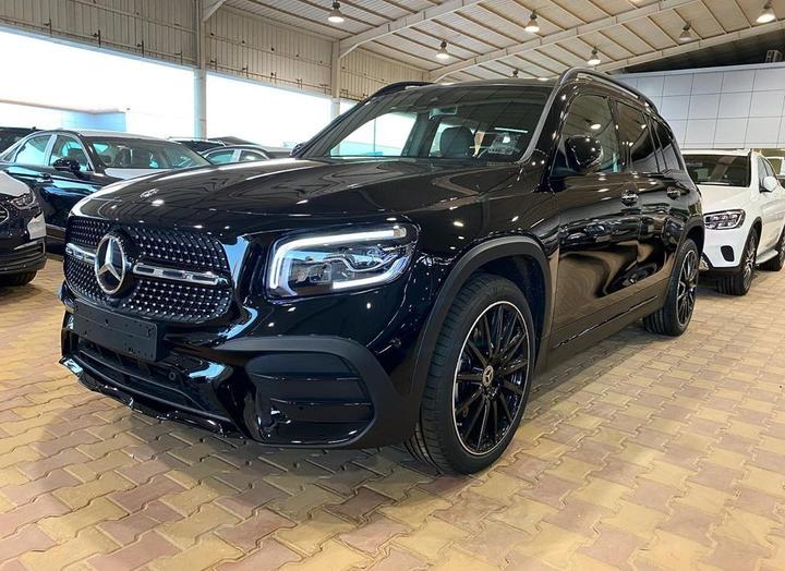 奔驰的小七座SUV，新款GLB250实车，2.0T引擎配四驱！ - 知乎